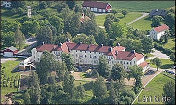 GAMLEHEKSA SIN LILLE VERDEN: Reinsvoll